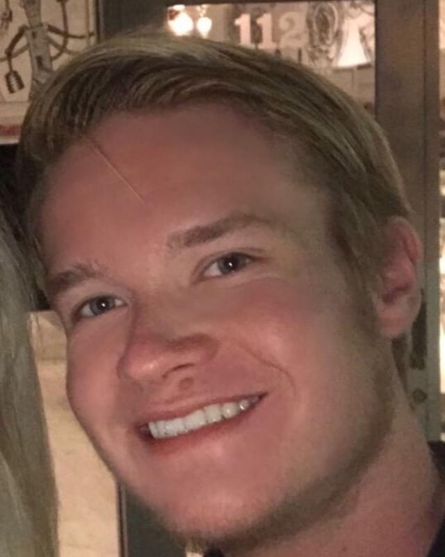 Ryan (@ryanb64) | Tinder