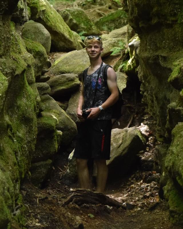 Robert (@bionicbobbie) | Tinder