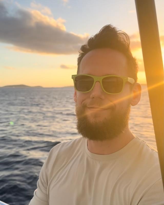 Dan (@dandefyingdeath) | Tinder