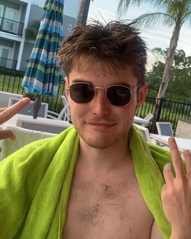 Thomas (@angrynerdking) | Tinder