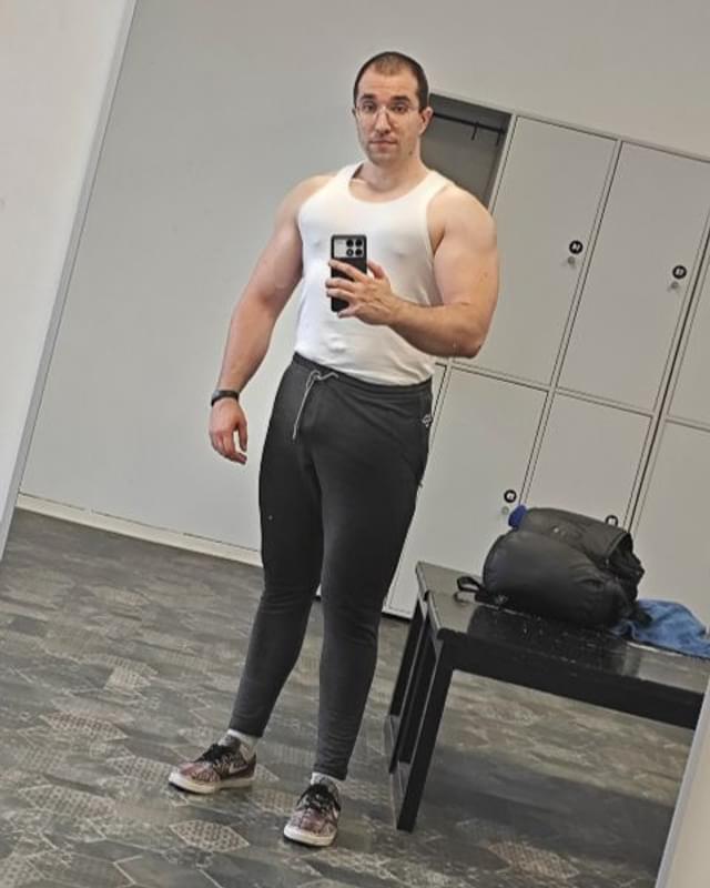 Robert (@robbey) | Tinder