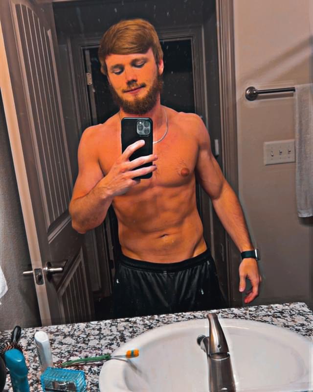Sam (@ashcomet) | Tinder