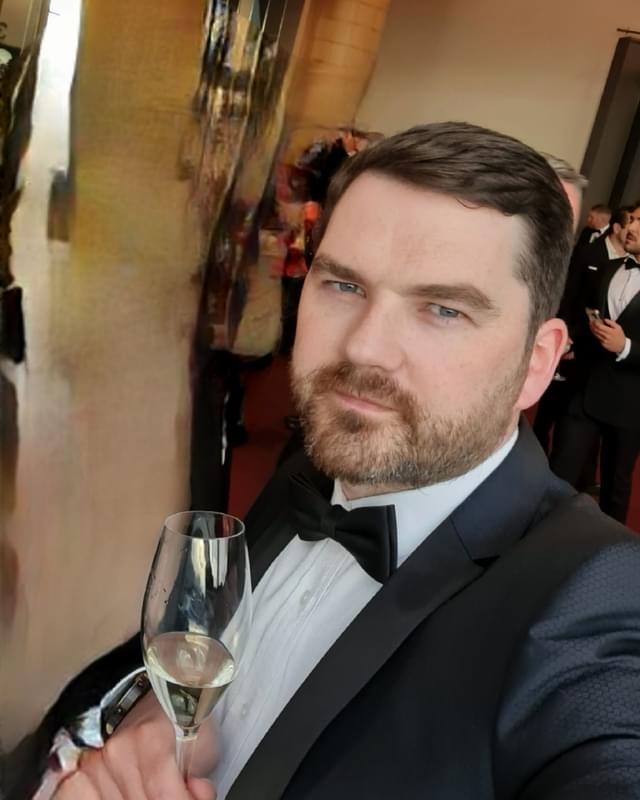John (@ginthusiast) | Tinder