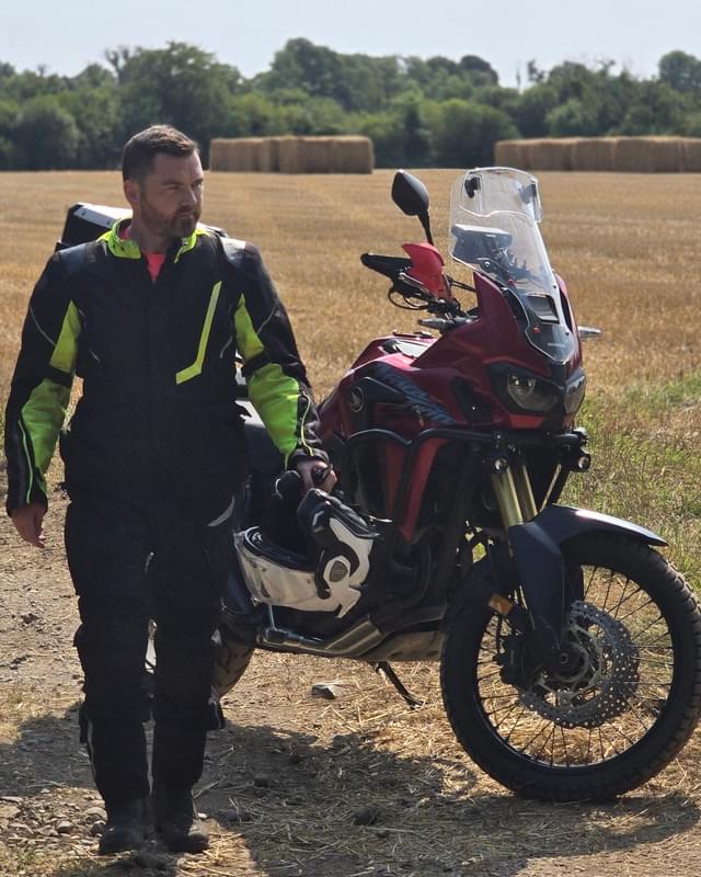 John (@ginthusiast) | Tinder