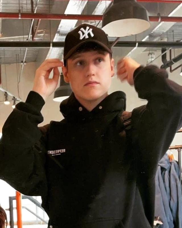 Tom (@tomjohn) | Tinder