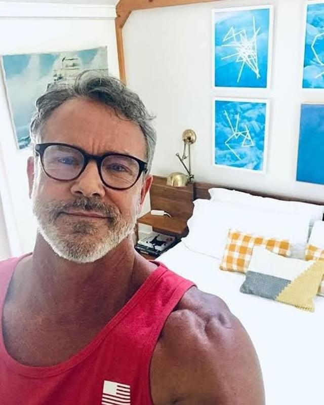 John Smith (@johnsmith) | Tinder